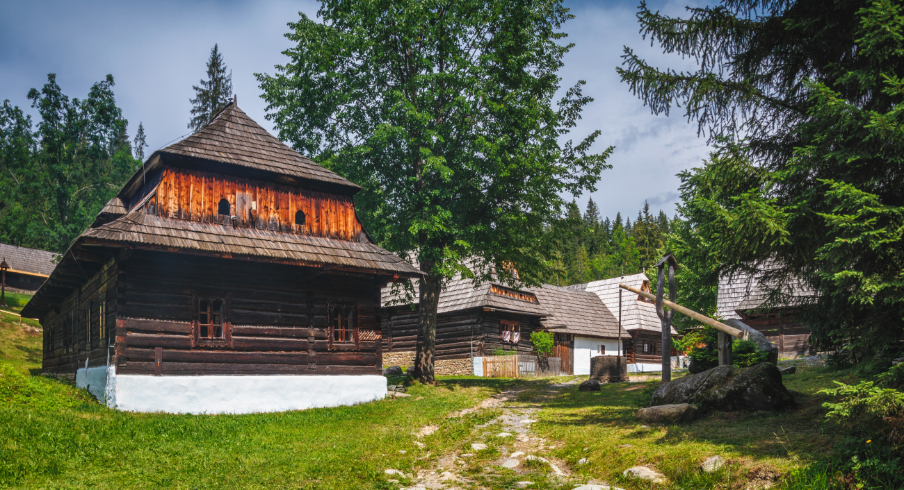 Výnimočné dedinky Slovenska prekvapia aj potešia | slovander